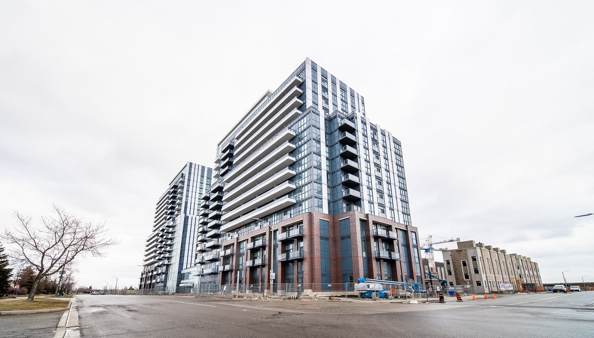 55 Interchange Way & 10 Honeycrisp Cres Concord Condos | Mobilio West ...